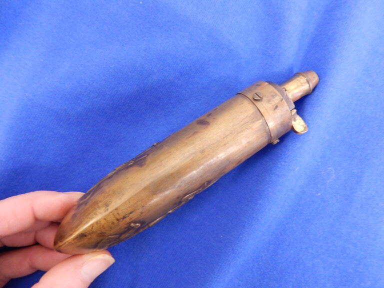 Hunter & Dog Pistol or Rifle Bag Type Powder Flask – J & J Military ...